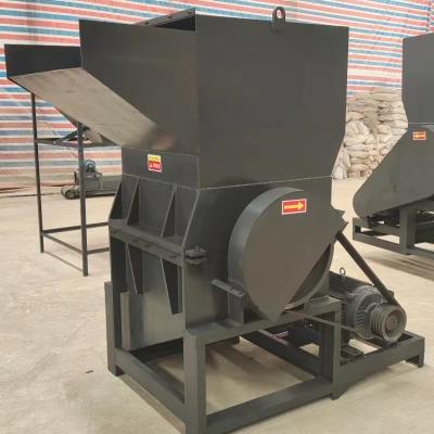 Cina Popular Crusher di vassoio di olio di plastica Flat Knife Crusher con trasportatore incluso in vendita