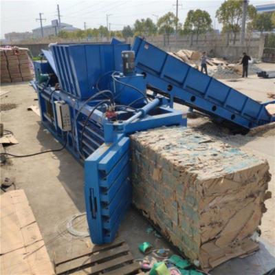 Cina Indumenti da riciclo con forma di prodotto finale di cuboide o di cubo utilizzando una compressa idraulica in vendita