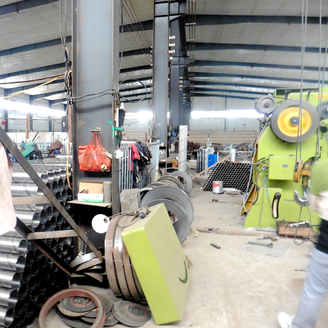Filter tube Stainless Steel Spiral Welded 304 Stainless Steel Perforated Pipes Porous Metal Mesh Screens Tube 2