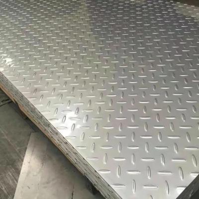 China Comprimento quadriculado de aço inoxidável 2000mm da placa de JIS SUS410 SUS420 2440mm 3050mm 3500mm for sale