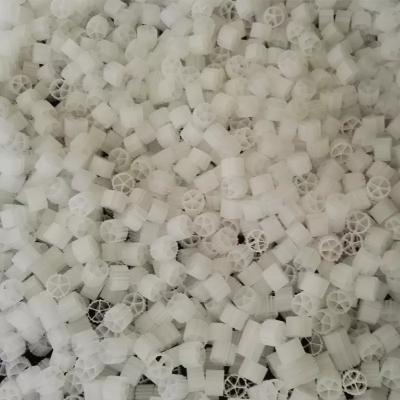 Cina Medi filtranti di plastica di buona qualità K1 & K3 Bioball media MBBR media prezzo per il trattamento delle acque reflue in vendita