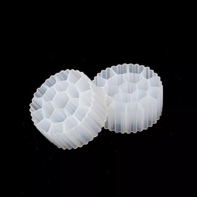 Cina Fabbricante Fornitore Mbbr Micro Bio Filter Filtro acqua stagno Bio K1 in vendita