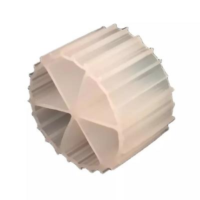 Cina supporto biofiltrabile in plastica supporto MBBR PE03 ((10*7mm) supporto MBBR supporto biofiltrabile per il trattamento delle acque di pescipondini in vendita