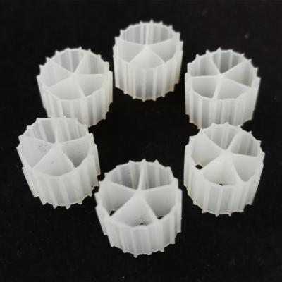 Cina Medi filtranti galleggianti biologici in HDPE per stagni 10*7 mm in vendita