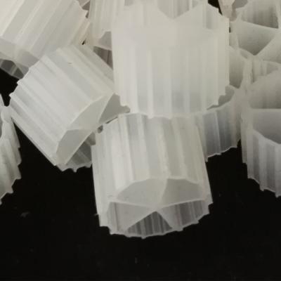 Cina Medi filtranti galleggianti biologici in HDPE per stagni 10*7 mm in vendita