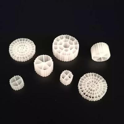 Cina MBBR Filter Media Bio Ball For Koi Pond Filters PE HDPE in vendita