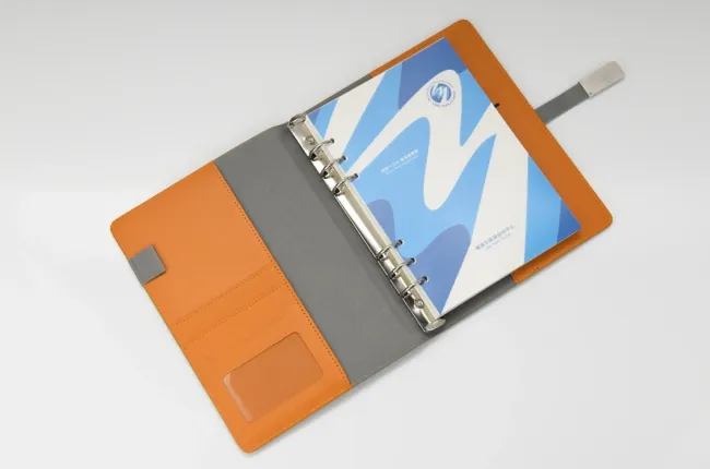 Ledernes Notizbuch Grey High-Grade PUs mit magnetischer u-Scheiben-Schnalle, kundengerechtes Logo