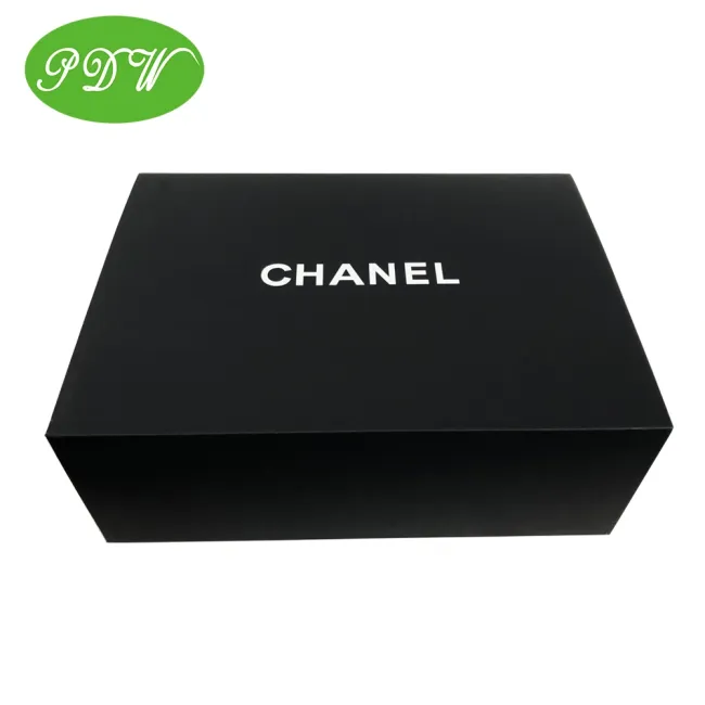I vestiti cosmetici del gioco pieghevole nero su ordinazione del cartone inscatolano il contenitore di regalo magnetico di Natale dei contenitori di regalo