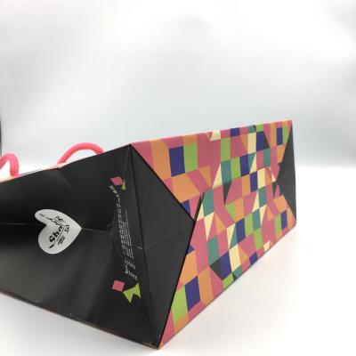 Cina regalo cosmetico promozionale di giorno di Art Paper Pink For Mothers dei sacchetti della spesa di PMS 250gram in vendita