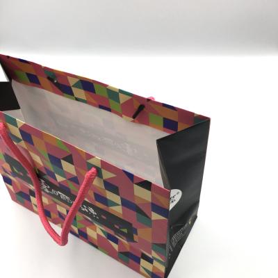 Cina regalo cosmetico promozionale di giorno di Art Paper Pink For Mothers dei sacchetti della spesa di PMS 250gram in vendita
