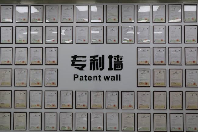 Professional 700MHz-6GHz Multi Band 0-2km Operating Distance Fpv Detection Portable Anti Uav Detector with Drone Signal Jammer Early Warning Function