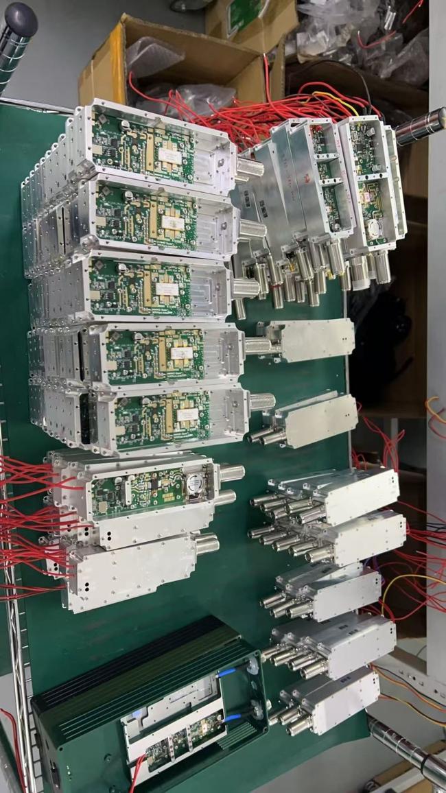 Handheld 300MHz-6GHz Drone RF Signal Detector for Fpv Dji Autel Multi-Brand Uav Jammer Signal Blocker Operating Distance 3km