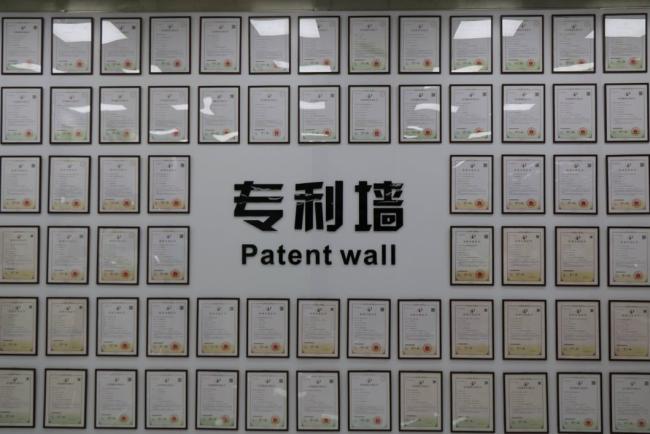 Portable 400MHz-4.5GHz 4.84GHz-6.09GHz Full Band Drone Detection System Wireless Signal Detector