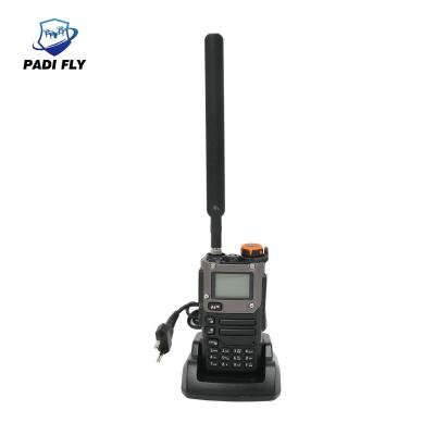 中国 1.2kmポータブルドローン検出器 300MHz-6GHzの周波数カバーと3000mA/Hのバッテリー容量 10つのドローンを同時に検出 販売のため