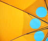 China Custom Air Vented Orange Folding Golf Umbrella With Durable Net Inside for sale