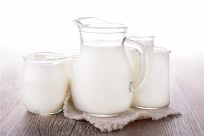 Cina Sicurezza HACCP Aroma certificato di latte in polvere Aromi di mangimi per animali Agitare bene prima di bere in vendita