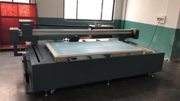 Automatischer Flachbettuv-laser Engarver für Textilschirm Bedsheet, Vorhang, Kleid