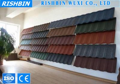 Cina La pietra resistente ultravioletta di colore ha ricoperto le mattonelle di tetto del metallo 1300mm * 420mm in vendita