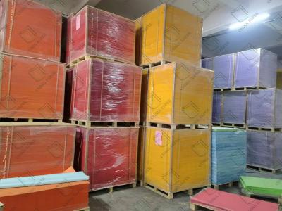 Cina Fabbrica di carta colorata di alta qualità per la scuola carta stazionaria non rivestita carta colorata in rotolo in vendita