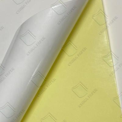 Cina Carta autoadesiva impermeabile con rivestimento in vetrina gialla in vendita