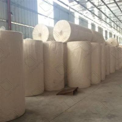 China Hoge capaciteit Wit gezichtsweefsel Handdoek Servet Toiletpapier Jumbo Roll 1-3 Ply Te koop