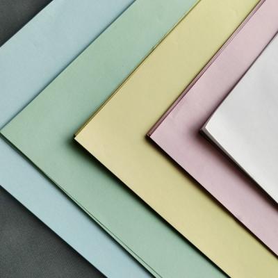 Китай 48g-80GSM Печать безуглеродного листа NCR бумаги 70x100 см продается