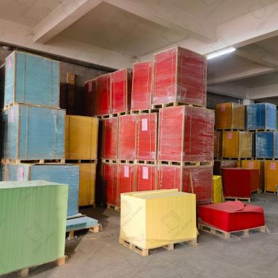Cina 160 grammi di carta e cartoni colorati per progetti fai da te in vendita
