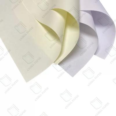 Китай Оффсетная бумага с гладкой отделкой без древесины для высококачественного цветового воспроизведения продается