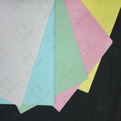 Китай Виргинская целлюлозная NCR бумажная бумага Jumbo Roll для получения и печати счетов продается