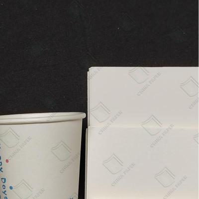 Cina Carta per alimenti con rivestimento in PE ad alte prestazioni ideale per imballaggi di bevande calde e fredde in vendita