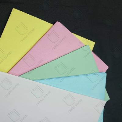 China 50/55gsm Carbobless Paper 100% Wood Pulp Material 2Ply NCR Copy Paper Jumbo Roll for sale