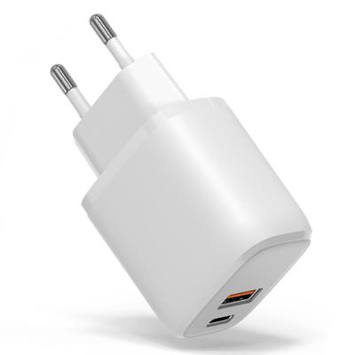 Cina controllo di qualità 3,0 del caricatore di 20W USB C adattatore della parete di 2 porti LED per l'iPhone 12 11 AirPods in vendita