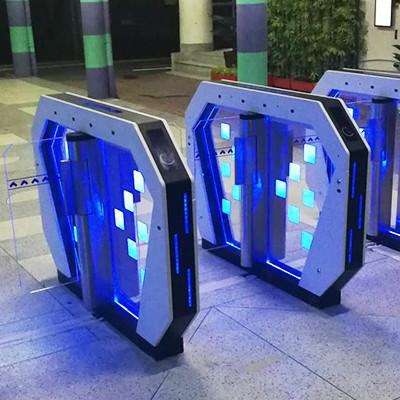 Cina materiale SUS304 del portone 1.5mm del cancello girevole del controllo di accesso di larghezza del passaggio di 900mm in vendita