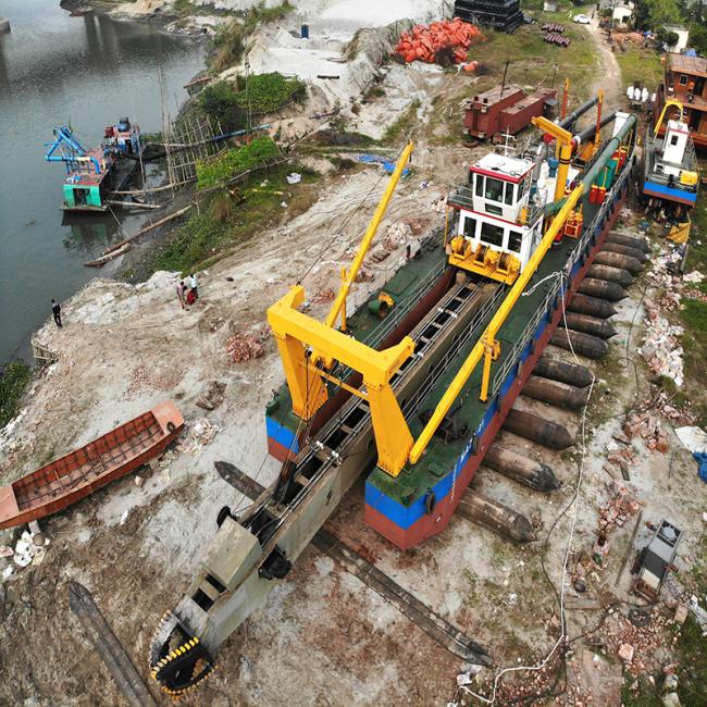 Diesel Enigne Hydraulic Dredger with Suction Pump and Anchor Rod