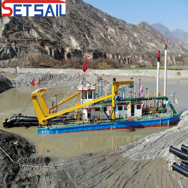 Cutter Suction Dredger with Self Propelled Sand Mining Equipment
