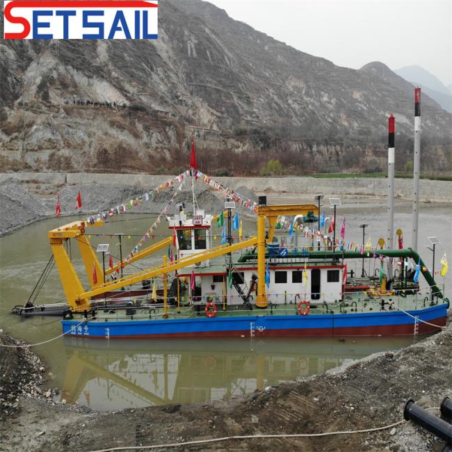 Cutter Suction Dredger with Self Propelled Sand Mining Equipment