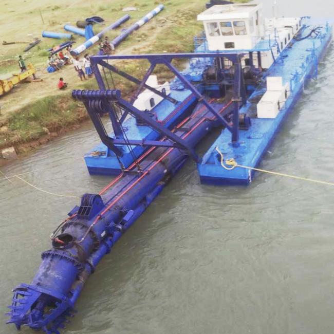 22inch dredger in operation