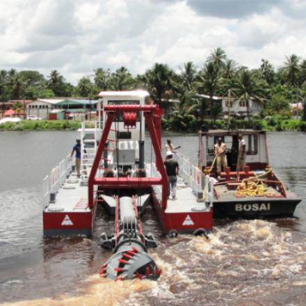 Quality Portable Small River Sand Dredging Machine Shallow River Cleaning Dredger 562kw for sale