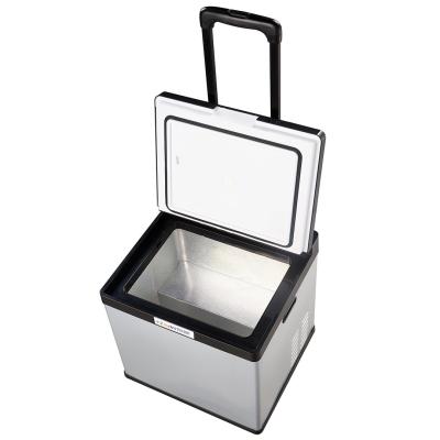 Cina Mini frigorifero portatile del dispositivo di raffreddamento del frigorifero dell'automobile di viaggio di CC 28L con il touch screen LCD in vendita