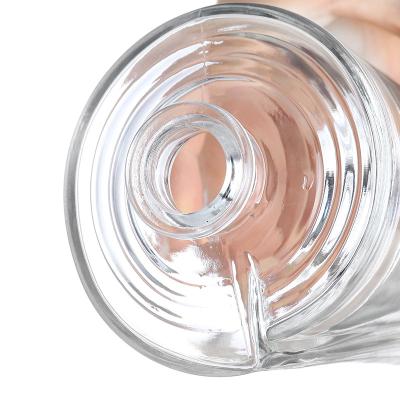 China Garrafa de vidro de pedra transparente de 500 ml para bebidas alcoólicas de design competitivo e sofisticado à venda