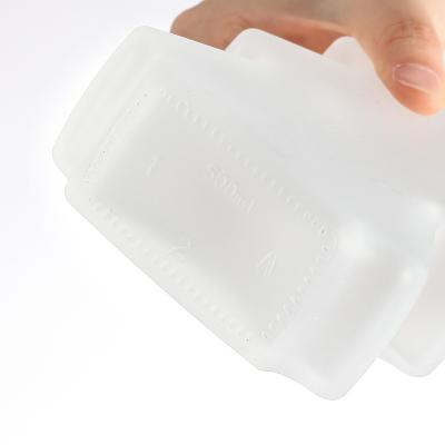 China Garrafas de vidro congelado em forma de árvore de Natal de 500 ml para vinho Vodka Bebidas e design à venda