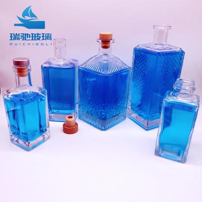 Cina 700 ml Animali vuoti Brandy Bottiglia di vetro Vino Liquore Globo Whisky Decanter per vino in vendita