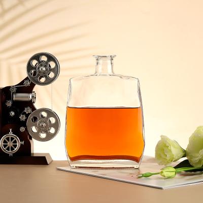 Cina Vino di lusso su misura whisky vodka tequila bottiglia di vetro quadrata con timbro a caldo e sughero in vendita