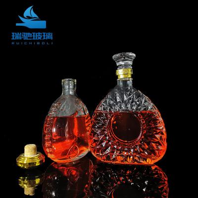 China Customize tipo de vedação forma clássica impressão de tela de vidro garrafas de licor para bar à venda
