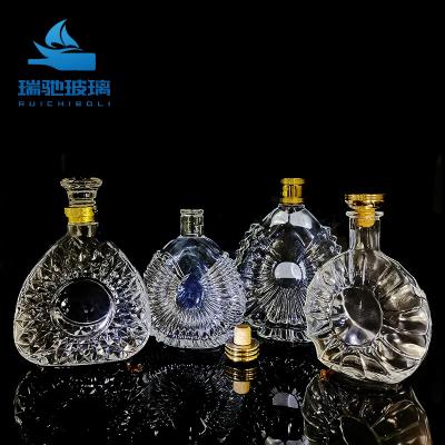 China Customize tipo de vedação forma clássica impressão de tela de vidro garrafas de licor para bar à venda