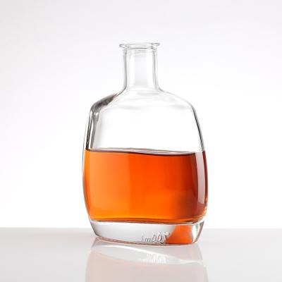 Cina Bottiglia di vetro di succo personalizzata Ideale per la bevanda di vodka Gin Whiskey Spirits Tequila in vendita