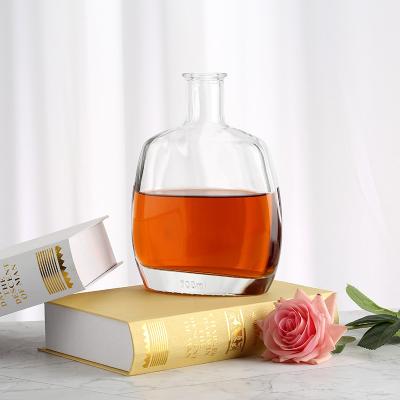 Cina Bottiglia di vetro di succo personalizzata Ideale per la bevanda di vodka Gin Whiskey Spirits Tequila in vendita
