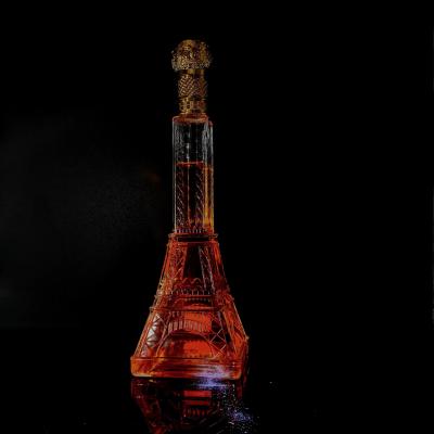 China Customize 500ml 700ml Torre Eiffel Forma Liquor Garrafa de Vinho com vedação personalizada à venda