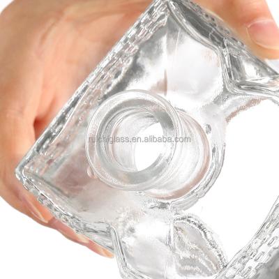 China Tipo de vedação personalizado Garrafa de vidro limpo e vazio 700 ml 750 ml garrafa de vodka rum à venda