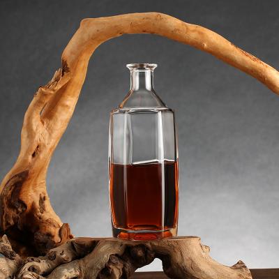 Cina Bottiglie di vino di frutta e liquori di vetro trasparente da 500 ml con sughero per la distribuzione di bevande in vendita